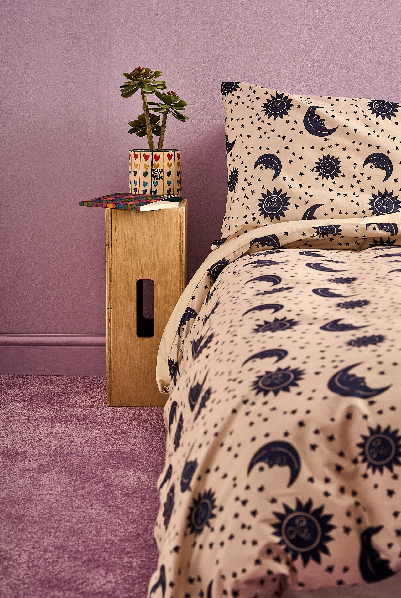 Yolanda - Soft Cotton Bed Sheets in Navy & Ecru Celestial Print – Lucy & Yak