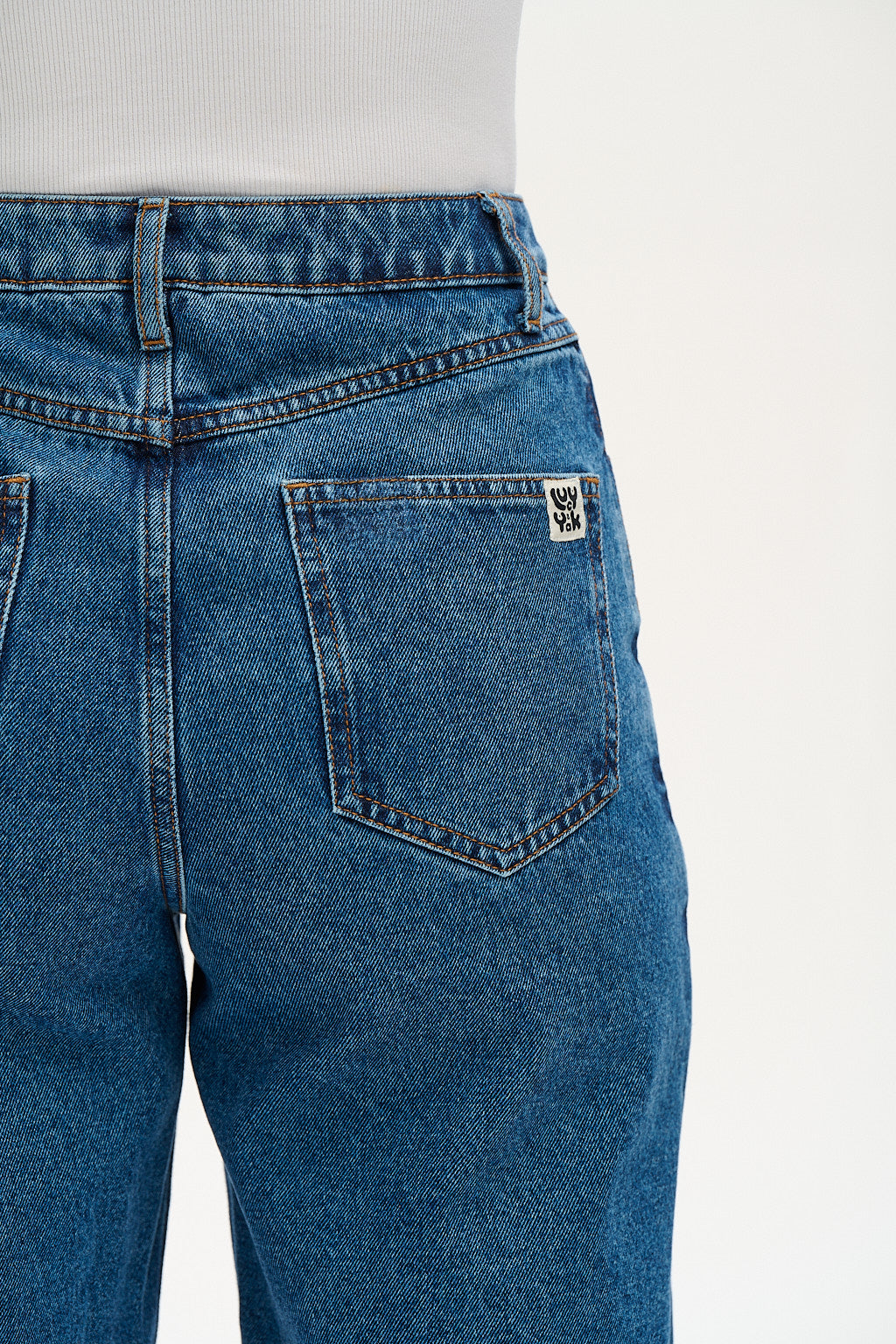 Drew - Straight Leg Denim Jeans in Mid Wash Blue – Lucy & Yak