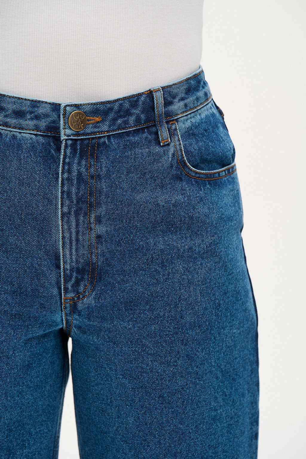 Drew - Straight Leg Denim Jeans in Mid Wash Blue – Lucy & Yak